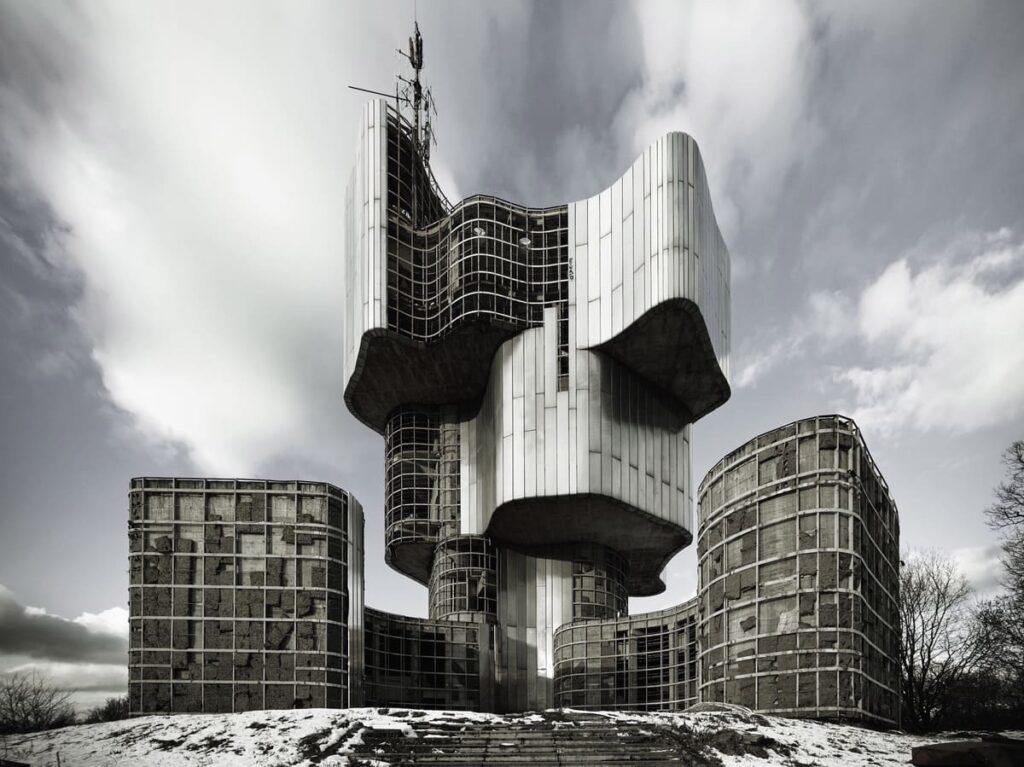 Top 10 Modern Architecture Styles: From Bauhaus to Brutalism - Neuroject